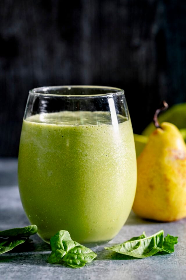 Pear Smoothie with Spinach - Healthy Seasonal Recipes