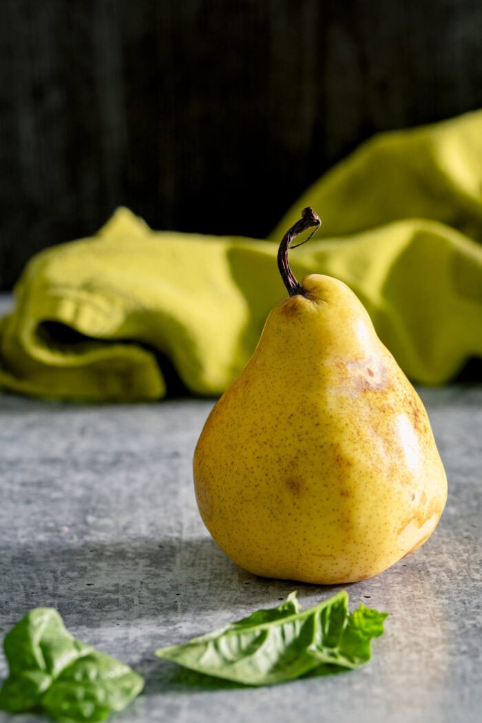 Pear Smoothie with Spinach - Healthy Seasonal Recipes